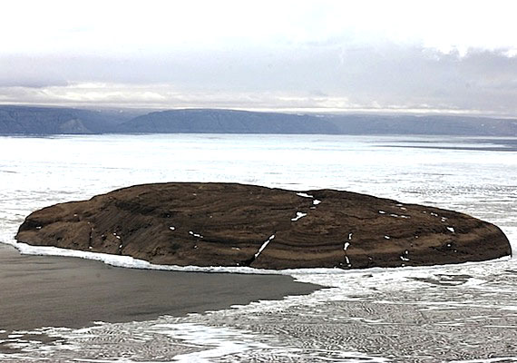 In Ilulissat, Canada and Denmark vow to settle Hans Island dispute