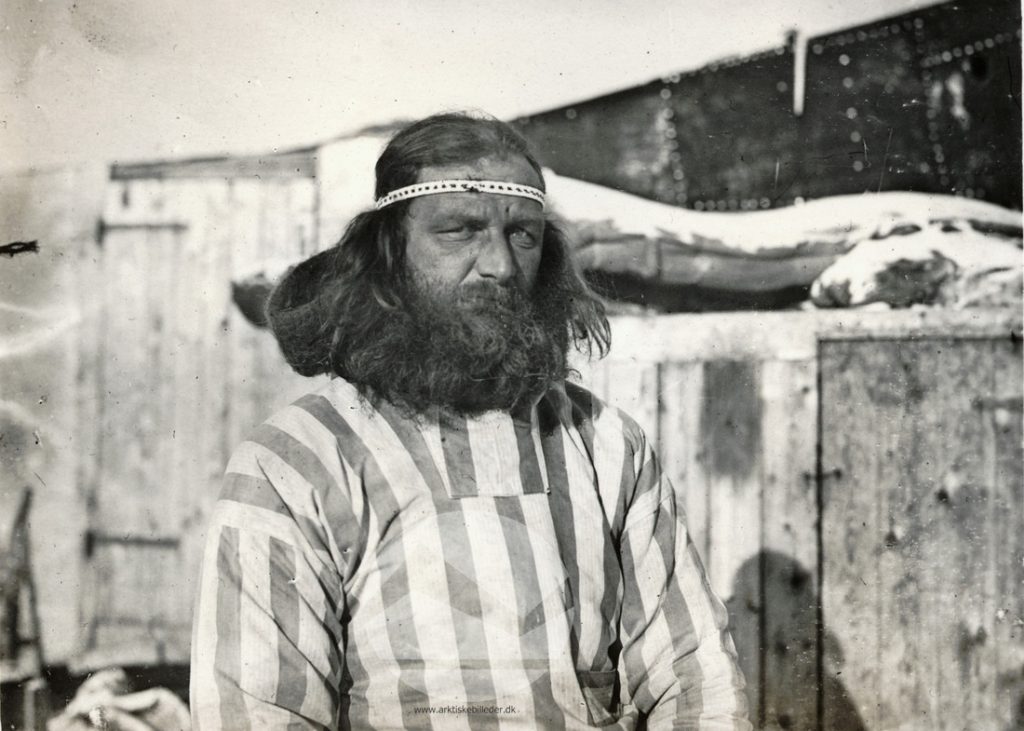 Peter Freuchen amputates his toes